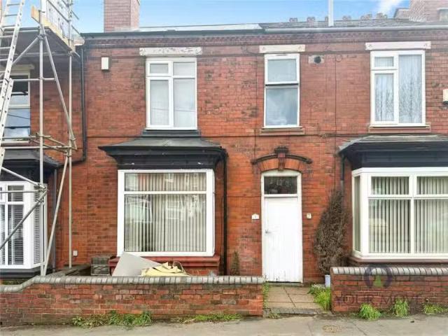 Cozy 1 BA 3 bedroom terraced house for rent in Bury Hill Road.
