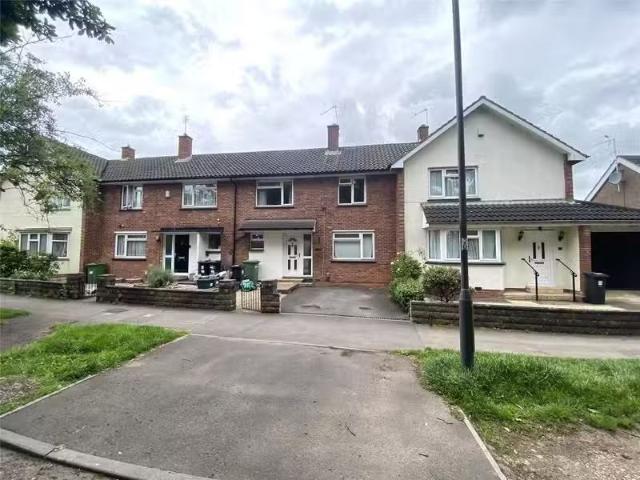 Deal! 1 BA 3 bedroom terraced house for rent in Blackhorse Lan.
