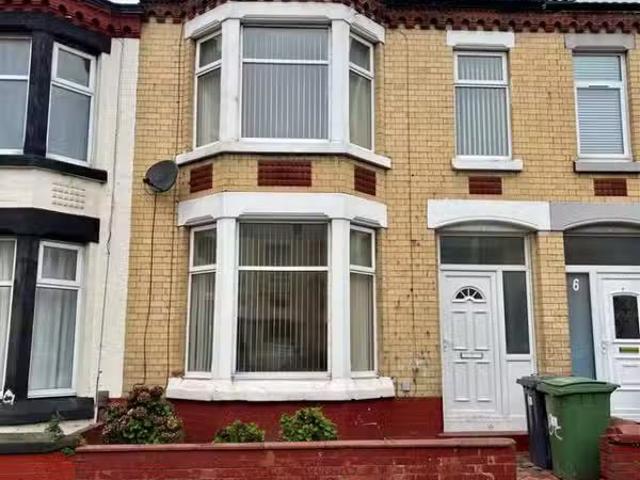 Just in! 1 BA 3 bedroom terraced house for rent in Clarence Ro.