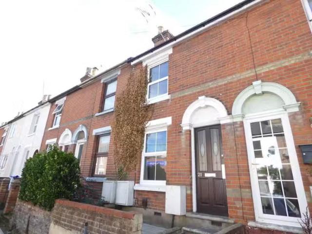 Cozy 1 BA 3 bedroom terraced house for rent in Fairfax Road, T.