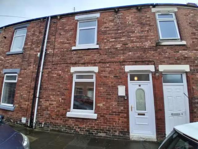 Just in! 1 BA 3 bedroom terraced house for rent in Faraday Str.