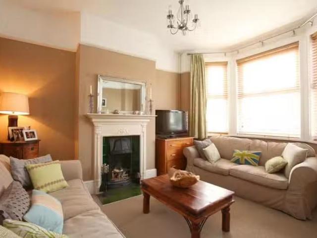 Cozy 1 BA 3 bedroom terraced house for rent in Gelligaer Stree.