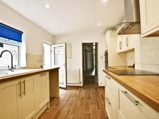 Just in! 1 BA 3 bedroom terraced house for rent in Havelock Ro.
