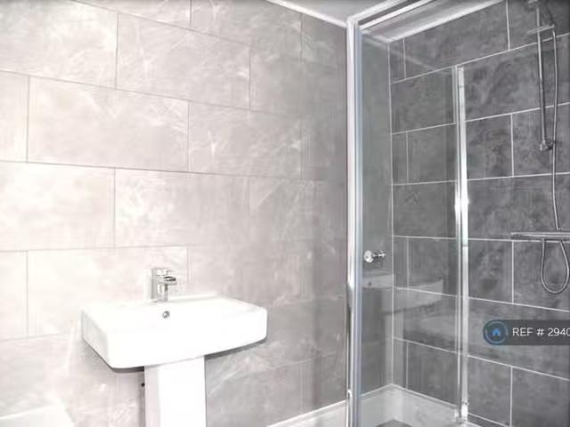 Deal! 1 BA 3 bedroom terraced house for rent in John St, Worki.