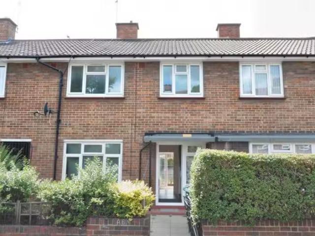 Rental! 1 BA 3 bedroom terraced house for rent in Ranelagh Roa.
