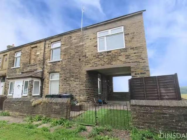 Deal! 1 BA 3 bedroom terraced house for rent in Ripley Street.