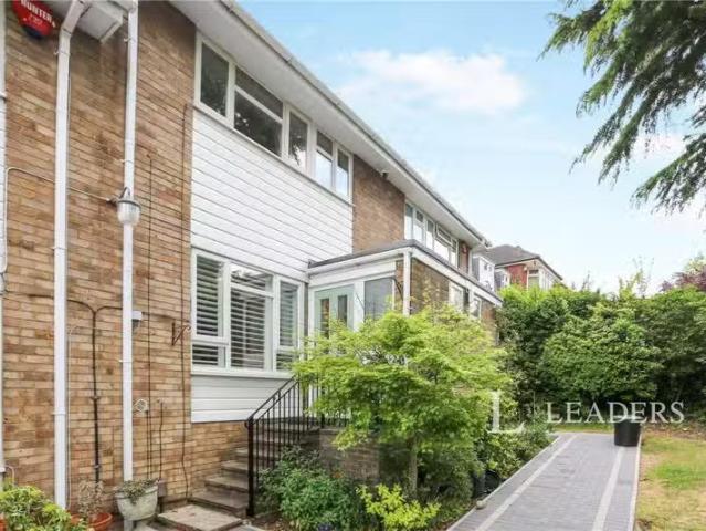 Rental! 1 BA 3 bedroom terraced house for rent in The Heights.