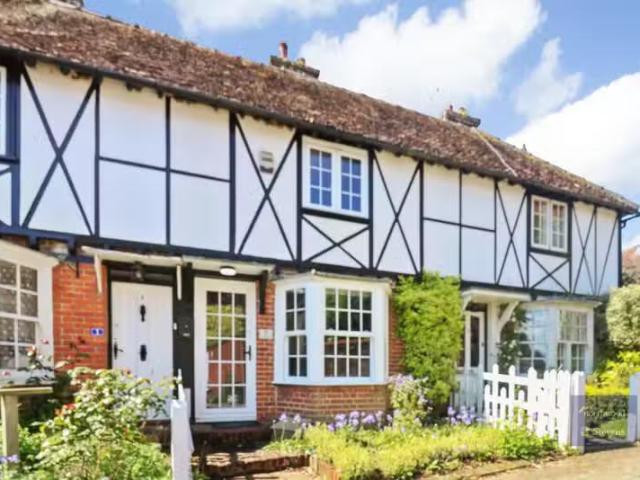 Charming 1 BA 3 bedroom terraced house for rent in The Street.