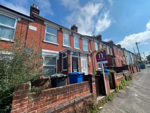 New 1 BA 3 bedroom terraced house for rent in Upland Road, Ips.