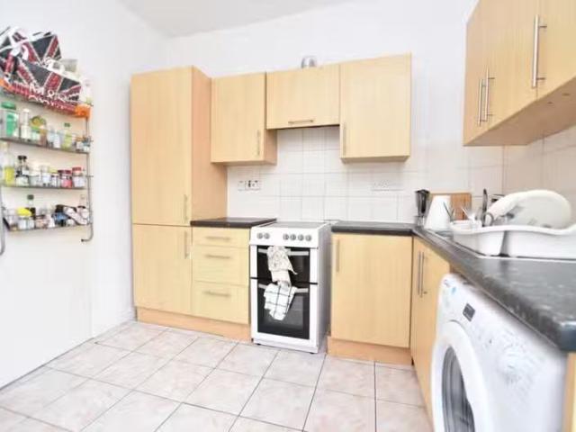 New 1 BA 3 bedroom terraced house for rent in Zetland Road, Re.