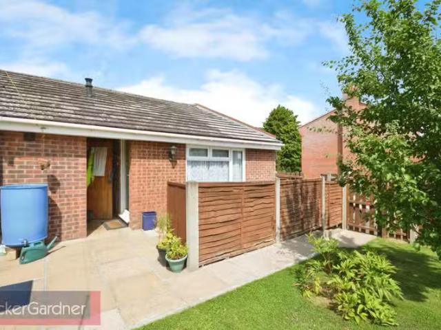 Deal! 1 BA 1 bedroom maisonette for rent in Pippin Walk, Hardw.