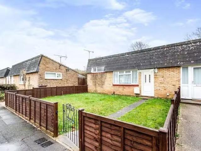 Deal! 1 BA 1 bedroom Mid Terrace Bungalow to rent, Bodmin Clos.