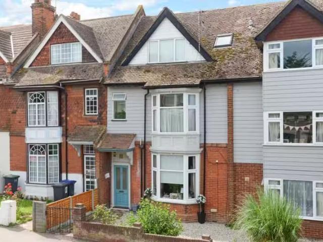 Cozy 1 BA 1 bedroom apartment for rent in Tankerton Road, Whit.