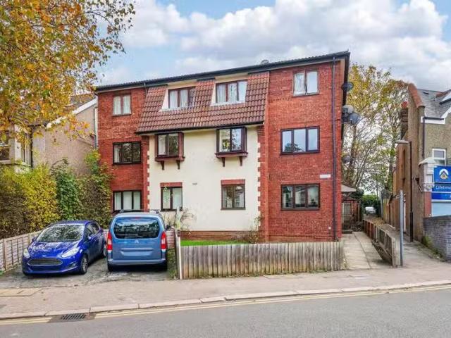 Deal! 1 BA 1 bedroom apartment for rent in The Avenue, Highams.