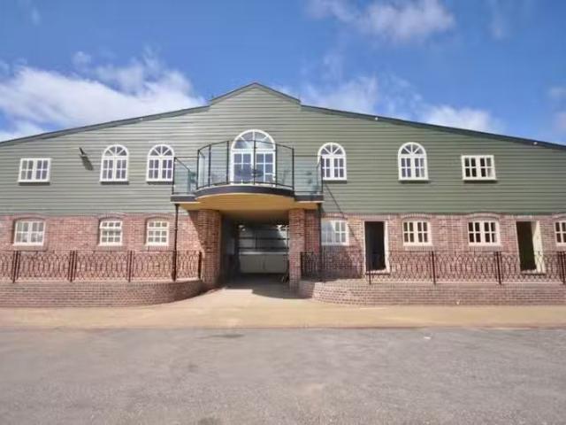 Unique 1 BA 1 bedroom apartment for rent in Ashfields, Great C.