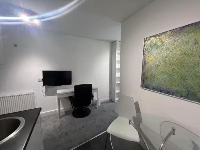 For Rent! 1 BA 1 bedroom apartment for rent in Bristol Road, S.