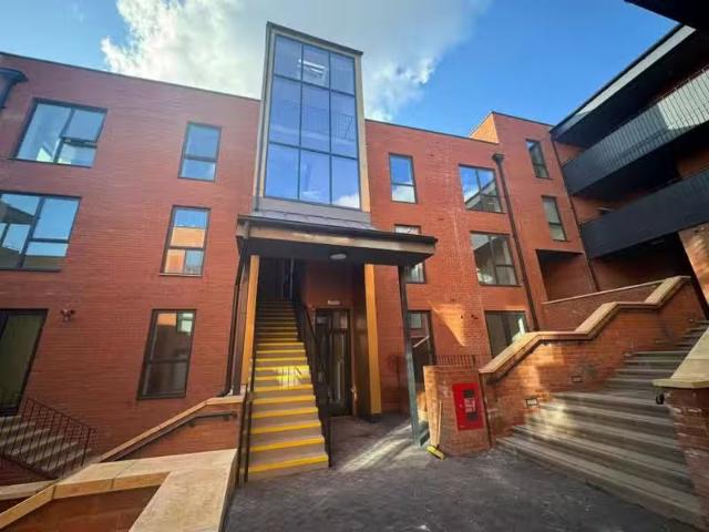 Just in! 1 BA 1 bedroom apartment for rent in Camden Drive, Bi.