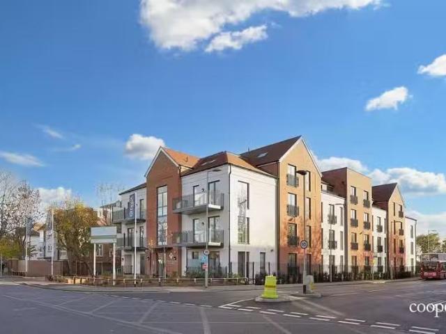 Charming 1 BA 1 bedroom apartment for rent in Corinthian Court.