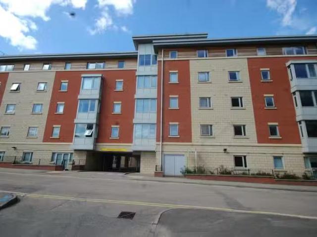 Just in! 1 BA 1 bedroom apartment for rent in Fremington Court.