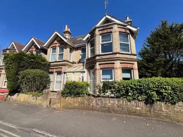 Cozy 1 BA 1 bedroom apartment for rent in Kingsbridge Road, Lo.