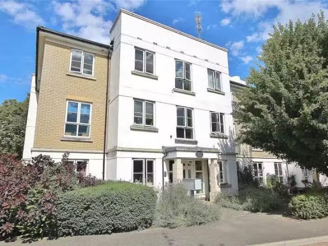 Cheap 1 BA 1 bedroom apartment for rent in Knaphill, Woking, S.