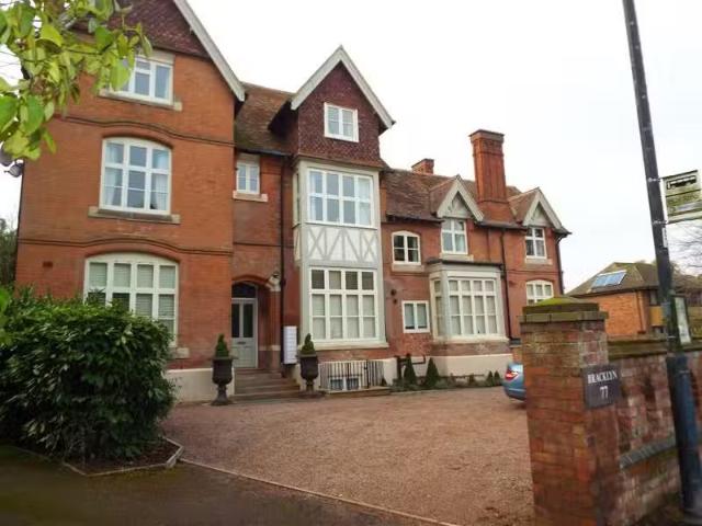 Deal! 1 BA 1 bedroom apartment for rent in Laverton Court, Lea.