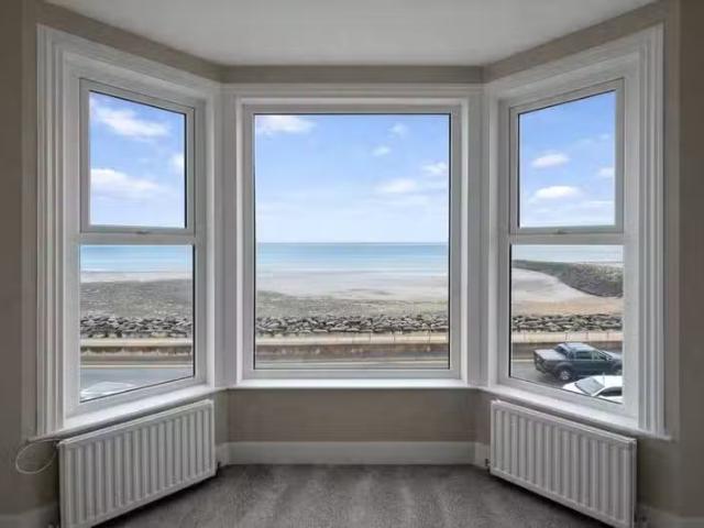 Deal! 1 BA 1 bedroom apartment for rent in Marine Road East, M.