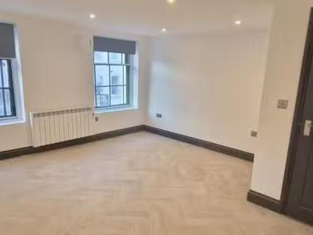 Charming 1 BA 1 bedroom apartment for rent in Montague Street.