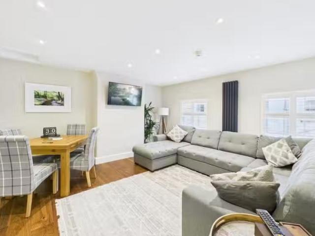 Cheap 1 BA 1 bedroom apartment for rent in Monsal, St John Str.