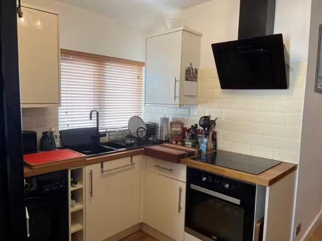 Deal! 1 BA 1 bedroom apartment for rent in Moorland Road, West.