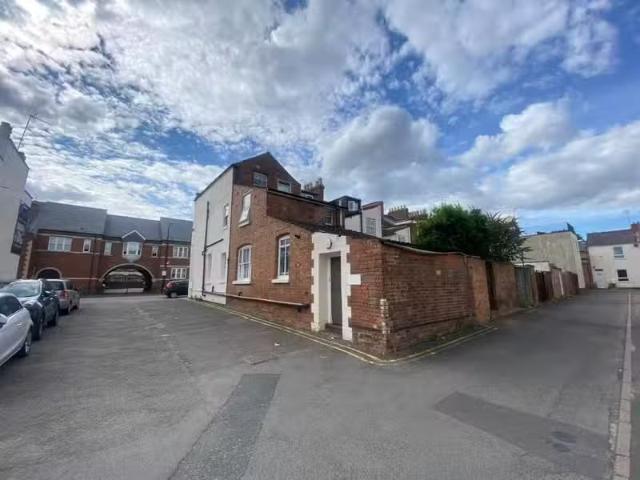 Nice 1 BA 1 bedroom apartment for rent in Oxford Street, Leami.