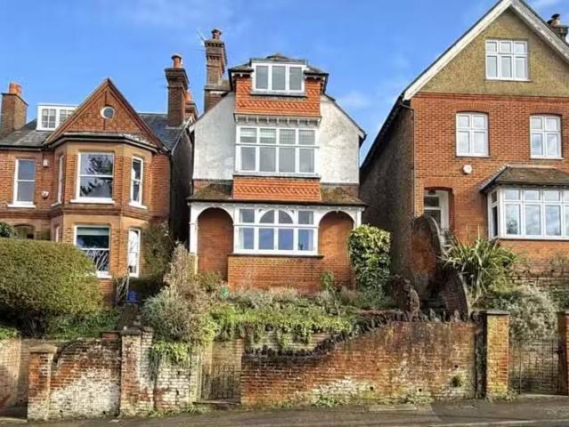Unique 1 BA 1 bedroom apartment for rent in South Hill, Guildf.