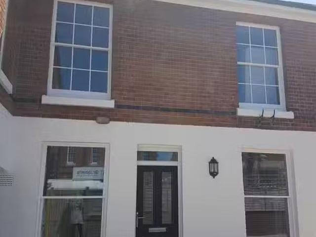 Cheap 1 BA 1 bedroom apartment for rent in St John's Place, Ca.