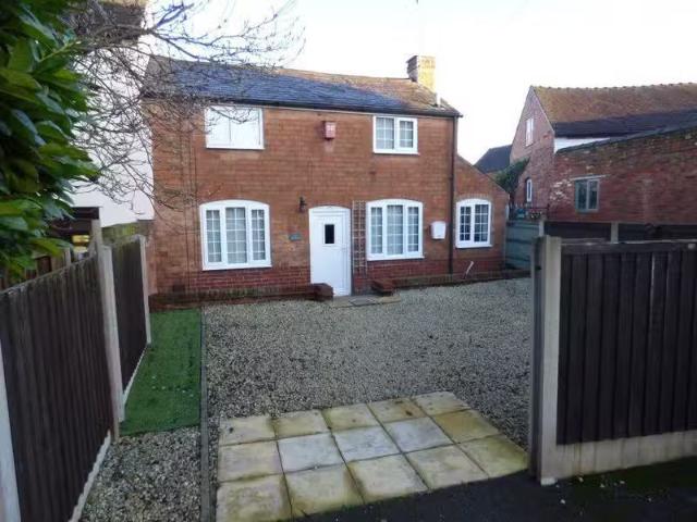 Unique 1 BA 1 bedroom cottage for rent in Victoria Road, Drayc.