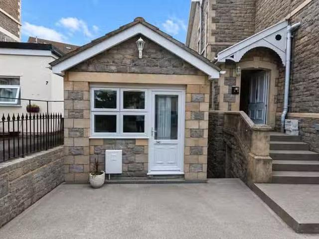Cheap 1 BA 1 bedroom detached bungalow for rent in Longton Gro.