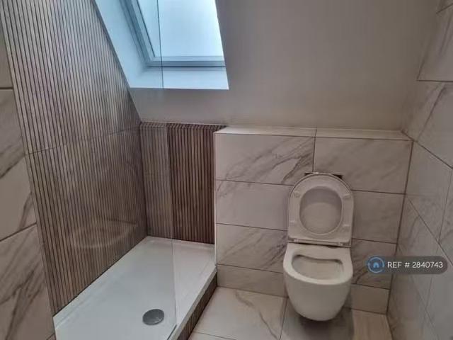 Cheap 1 BA 1 bedroom detached house for rent in Cardigan Raod.