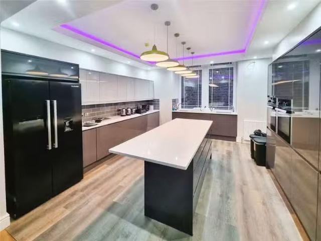 Unique 1 BA 1 bedroom Detached Room to rent, Spring Gardens La.