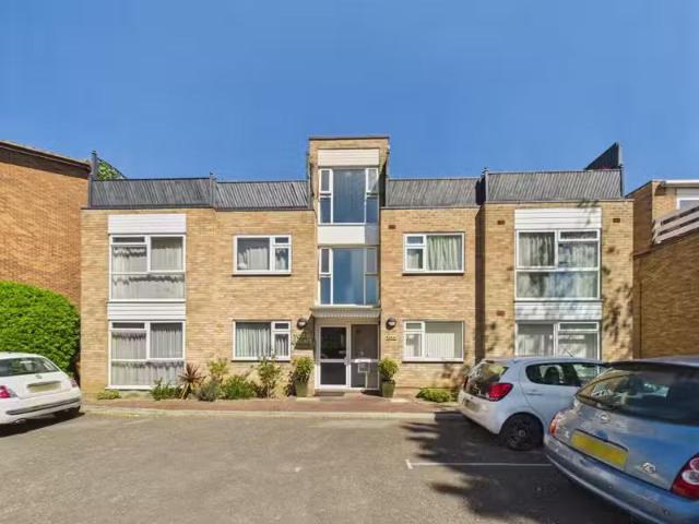 Cheap 1 BA 1 bedroom flat for rent in 103 Albemarle Road, Beck.