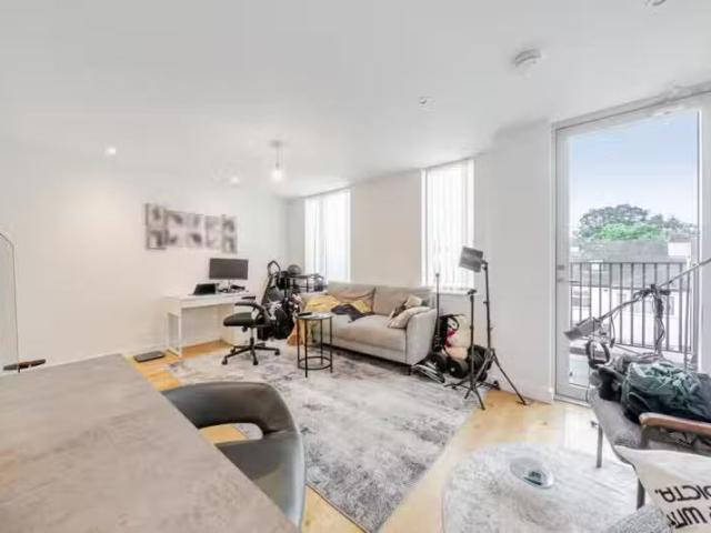 Deal! 1 BA 1 bedroom flat for rent in 159 Commonside East, Mit.