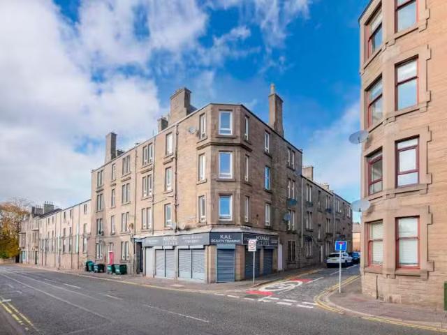Cozy 1 BA 1 bedroom flat for rent in Constitution Street, City.