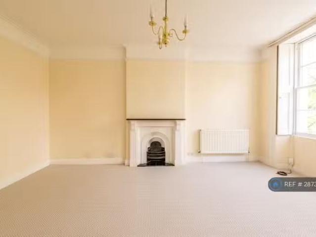 Just in! 1 BA 1 bedroom flat for rent in Caledonia Place, Clif.