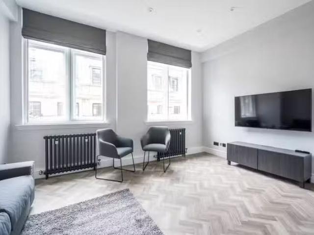 Just in! 1 BA 1 bedroom flat for rent in Creechurch Lane, City.