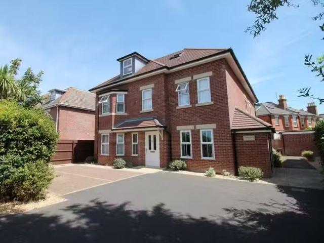 New 1 BA 1 bedroom flat for rent in Ascham Road, Bournemouth.