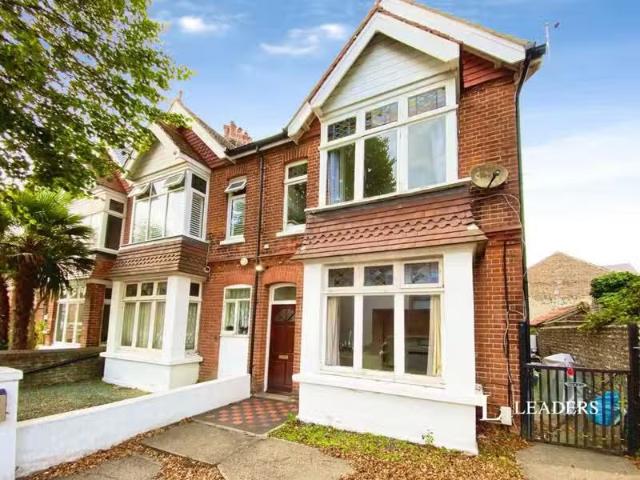 Rental! 1 BA 1 bedroom flat for rent in Ash Grove, Worthing, B.