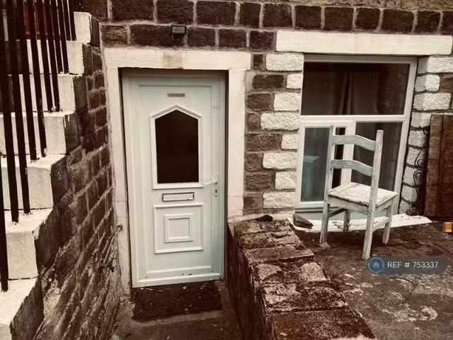 Cheap 1 BA 1 bedroom flat for rent in Beaumont Park, Huddersfi.