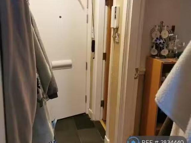 Unique 1 BA 1 bedroom flat for rent in Bruce Street, Edinburgh.