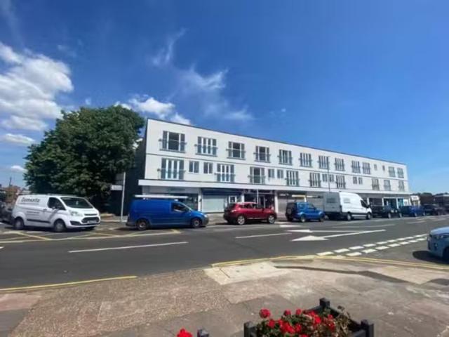 Cheap 1 BA 1 bedroom flat for rent in Brassey Parade, Brassey.
