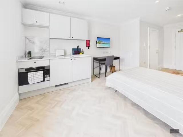 Charming 1 BA 1 bedroom flat for rent in Brights House, Bourne.