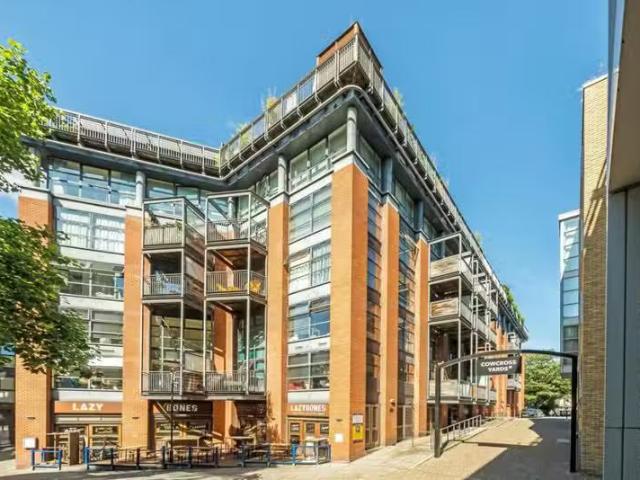 Nice 1 BA 1 bedroom flat for rent in Britton Street, Clerkenwe.