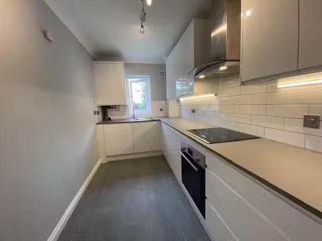 Deal! 1 BA 1 bedroom flat for rent in Durham Avenue, Bromley.